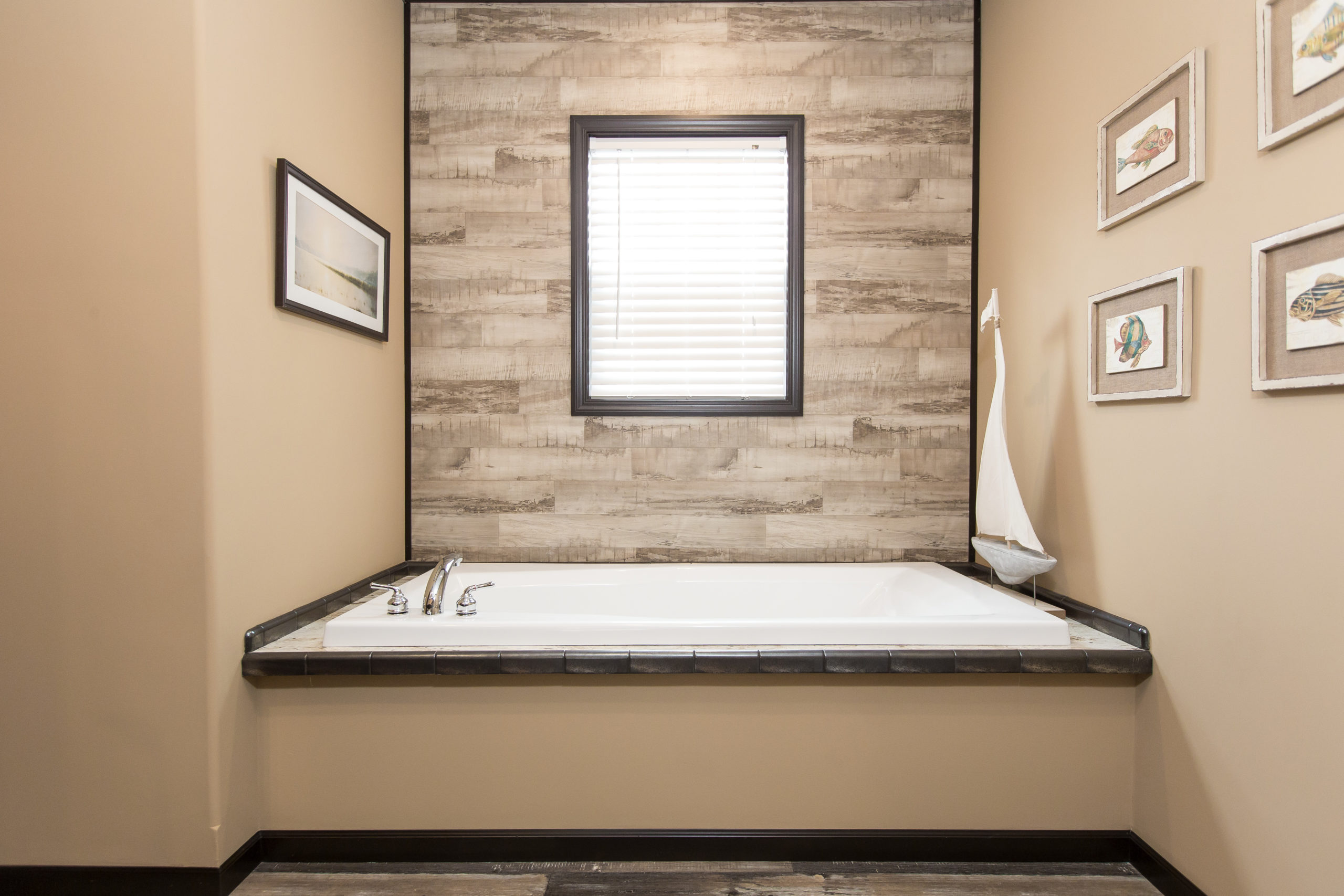 Southern Energy — Shower Tile (Ceramic)